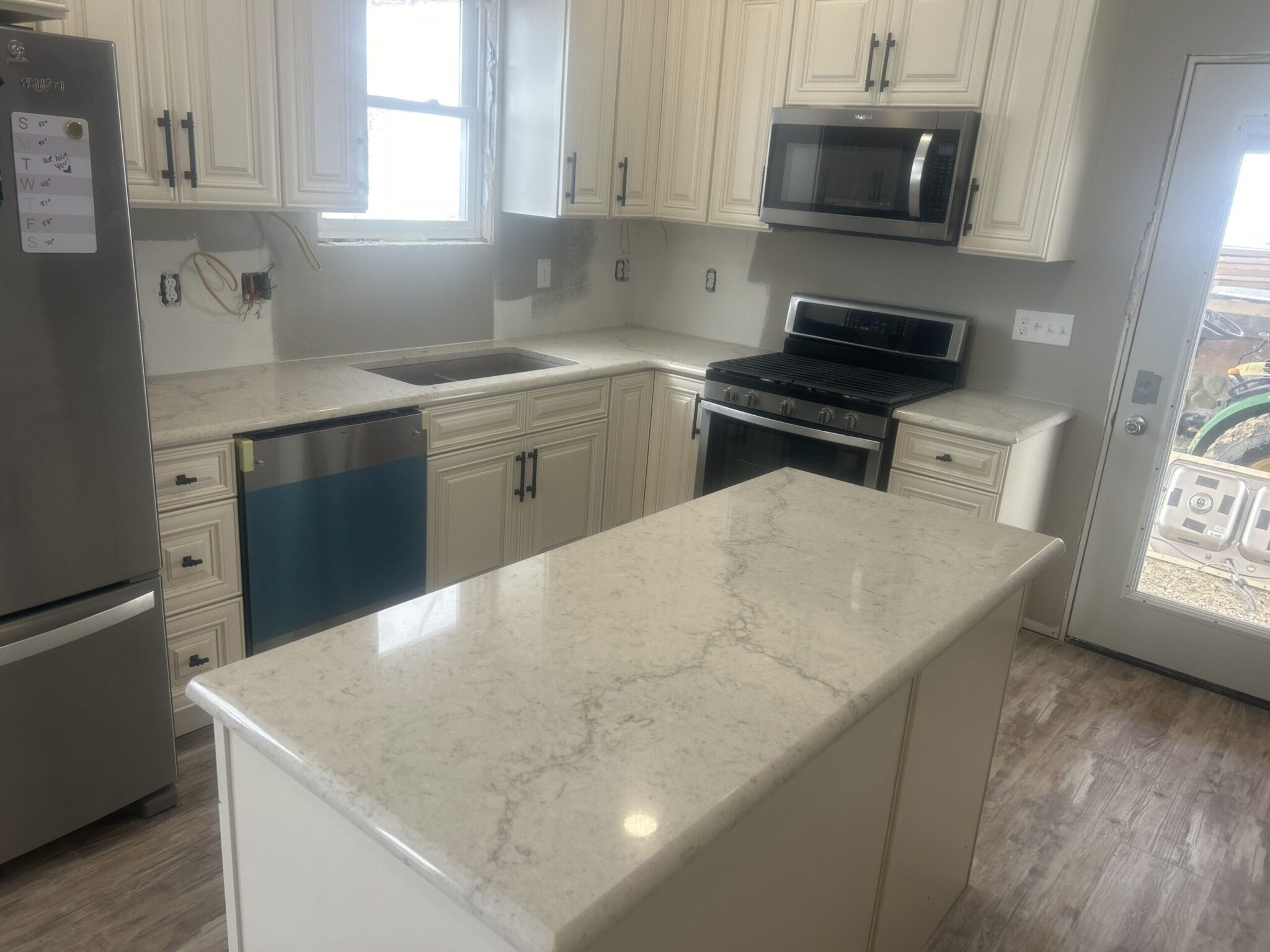 Anya Quartz Calacatta Vesuvio - Granite America